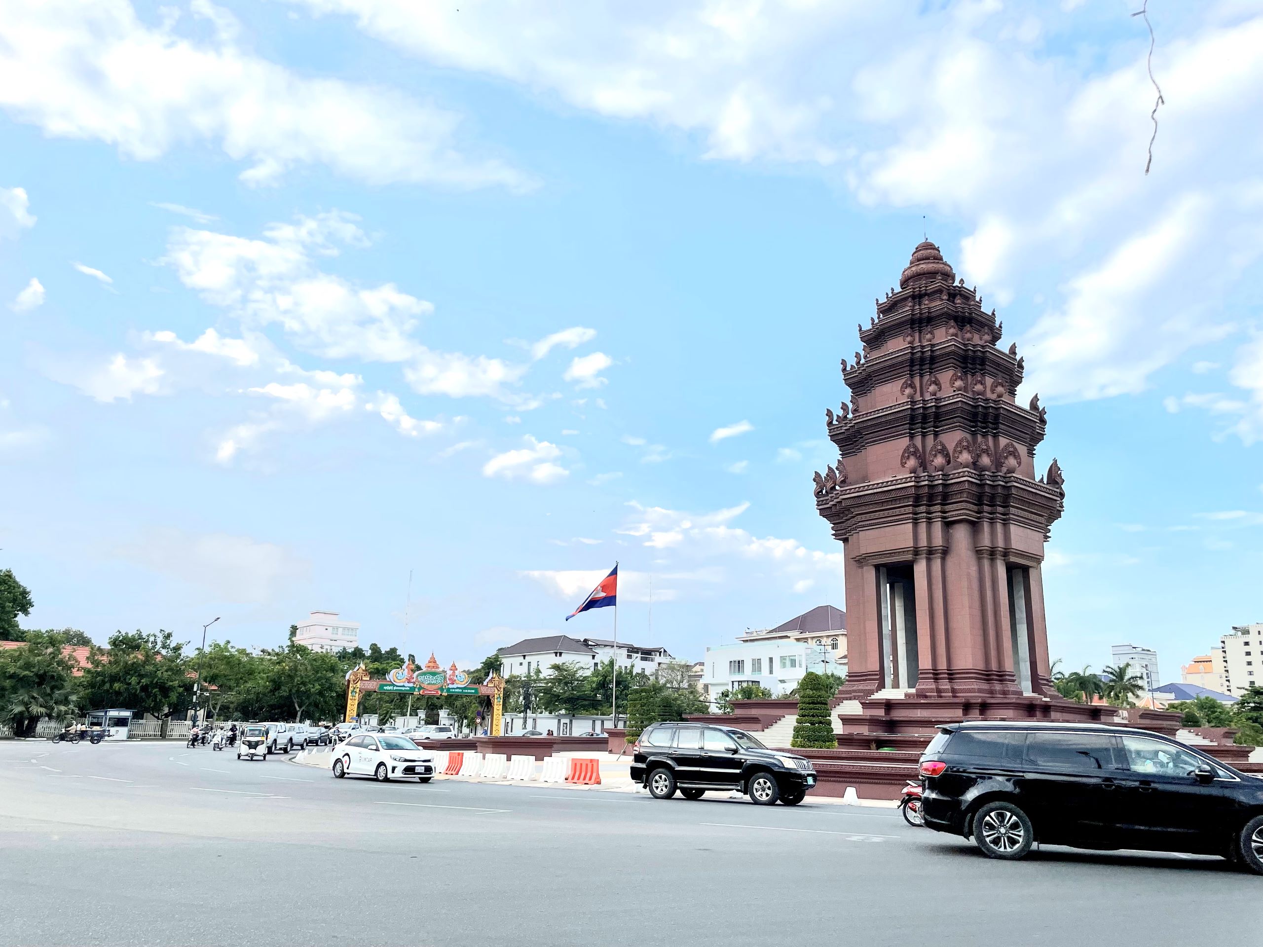 IFC Regional Vice President Meets with Key Partners in Cambodia